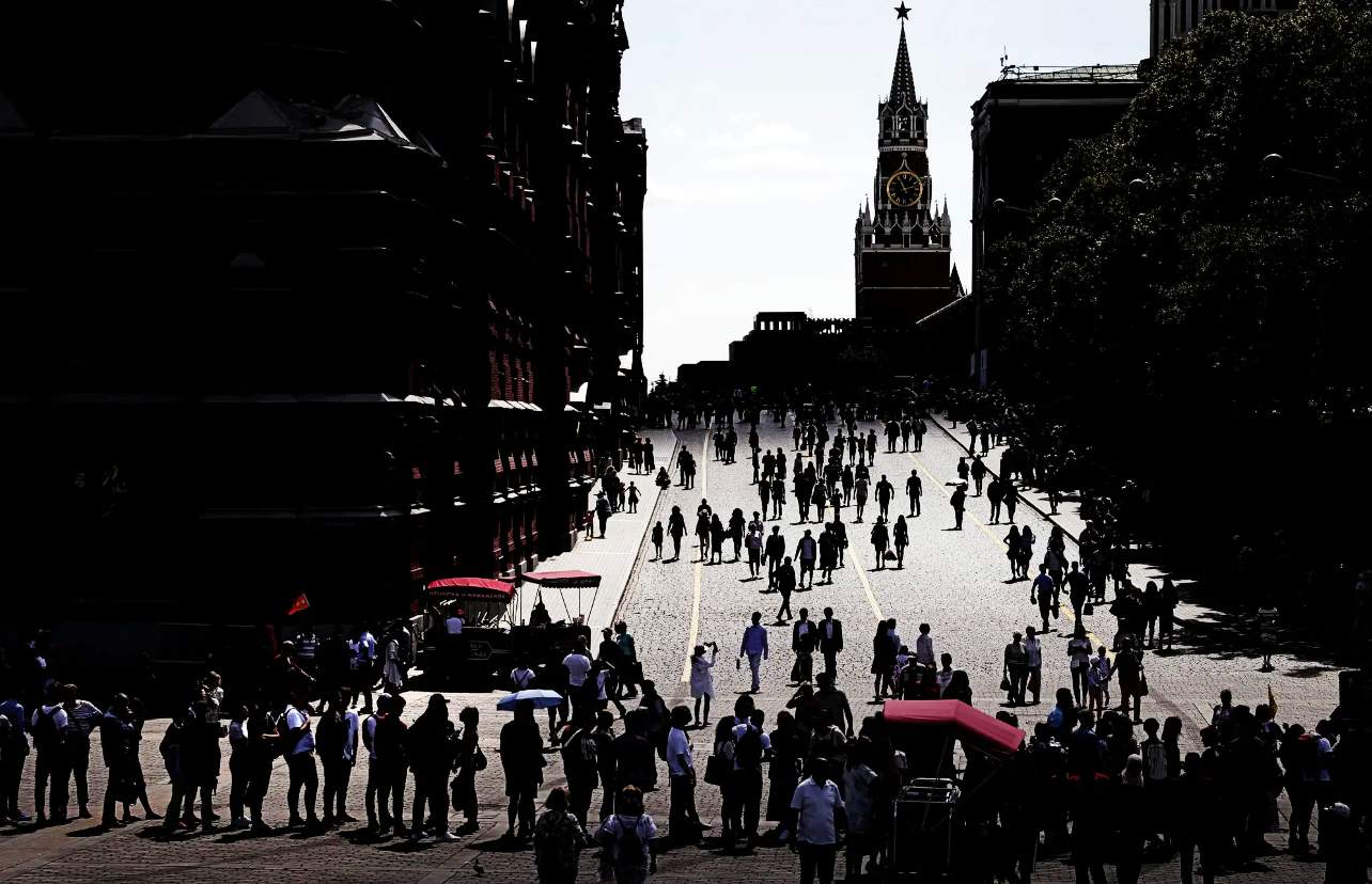 MI6 Spymaster 'C' Makes Unusual Pitch for Russians to Spy for the West